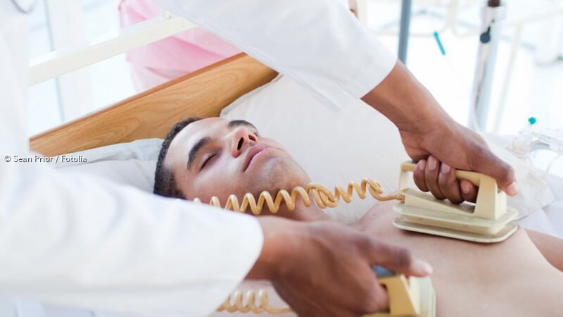 ᐅ Defibrillator - Funktionsweise, Arten und Anwendung