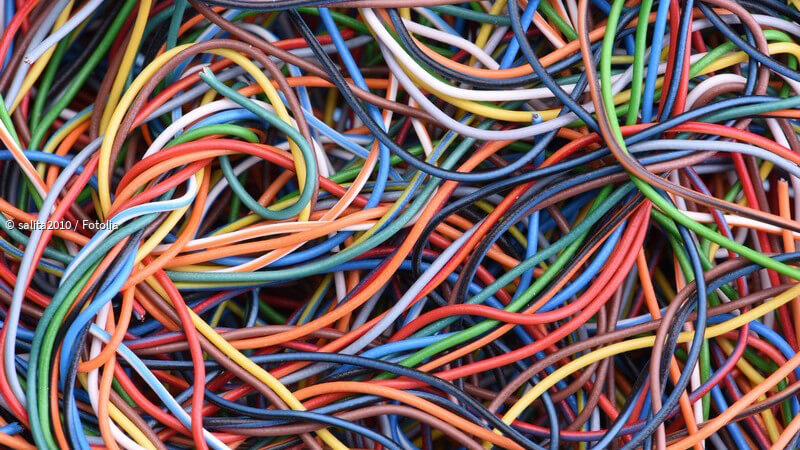 ᐅ Bedeutung der Kabelfarben und Hinweise zum Anschließen von Deckenleuchten