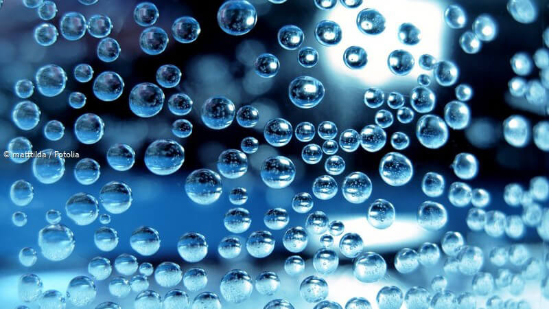 ᐅ Es zischt, prickelt und blubbert: Der Sprudel-Kick im Mineralwasser